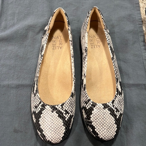Naturalizer | Shoes | Nwot Naturalizer Black And Cream Python Snake ...